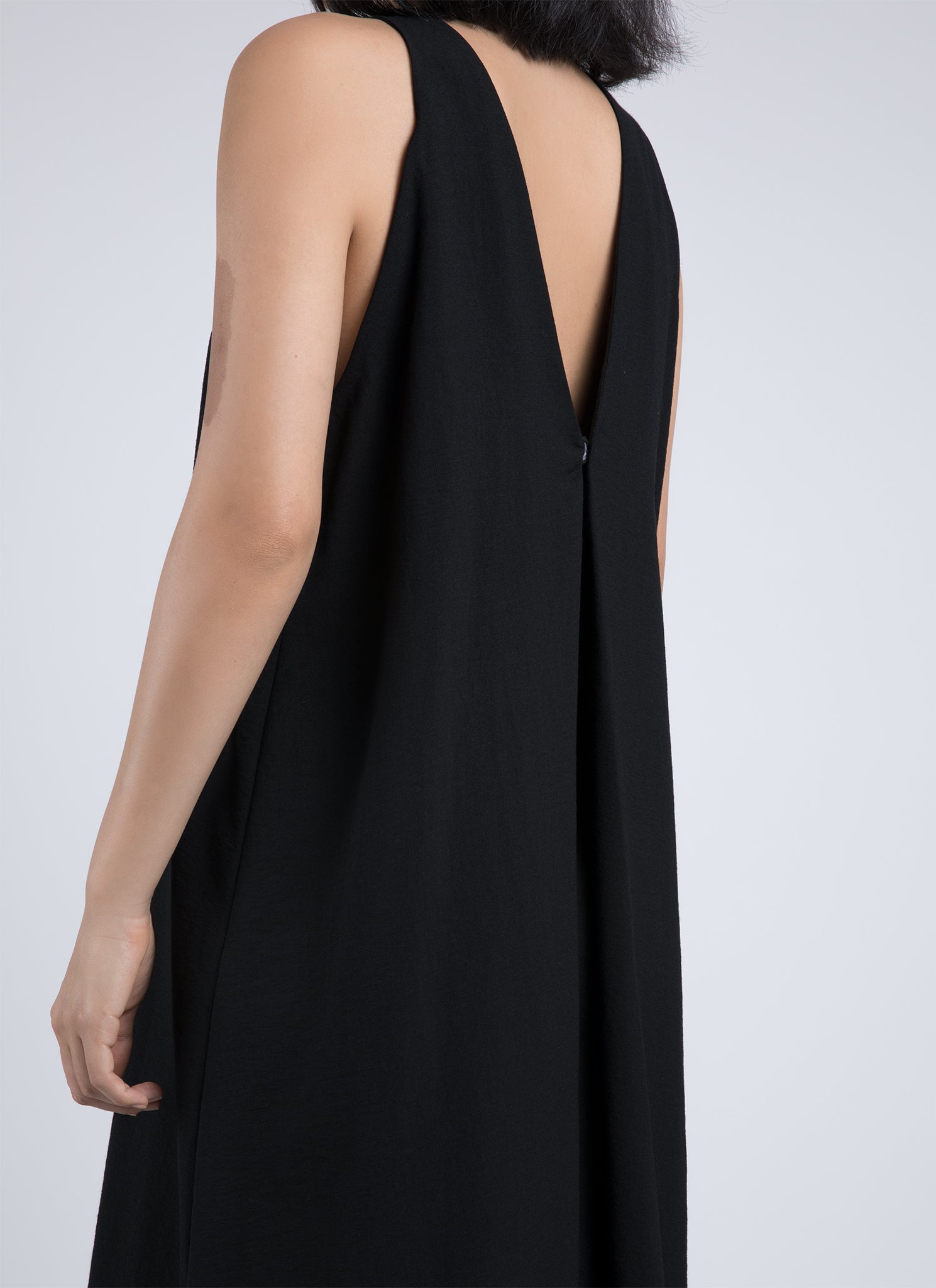 KAAREM - Radial Back V Dress - Black