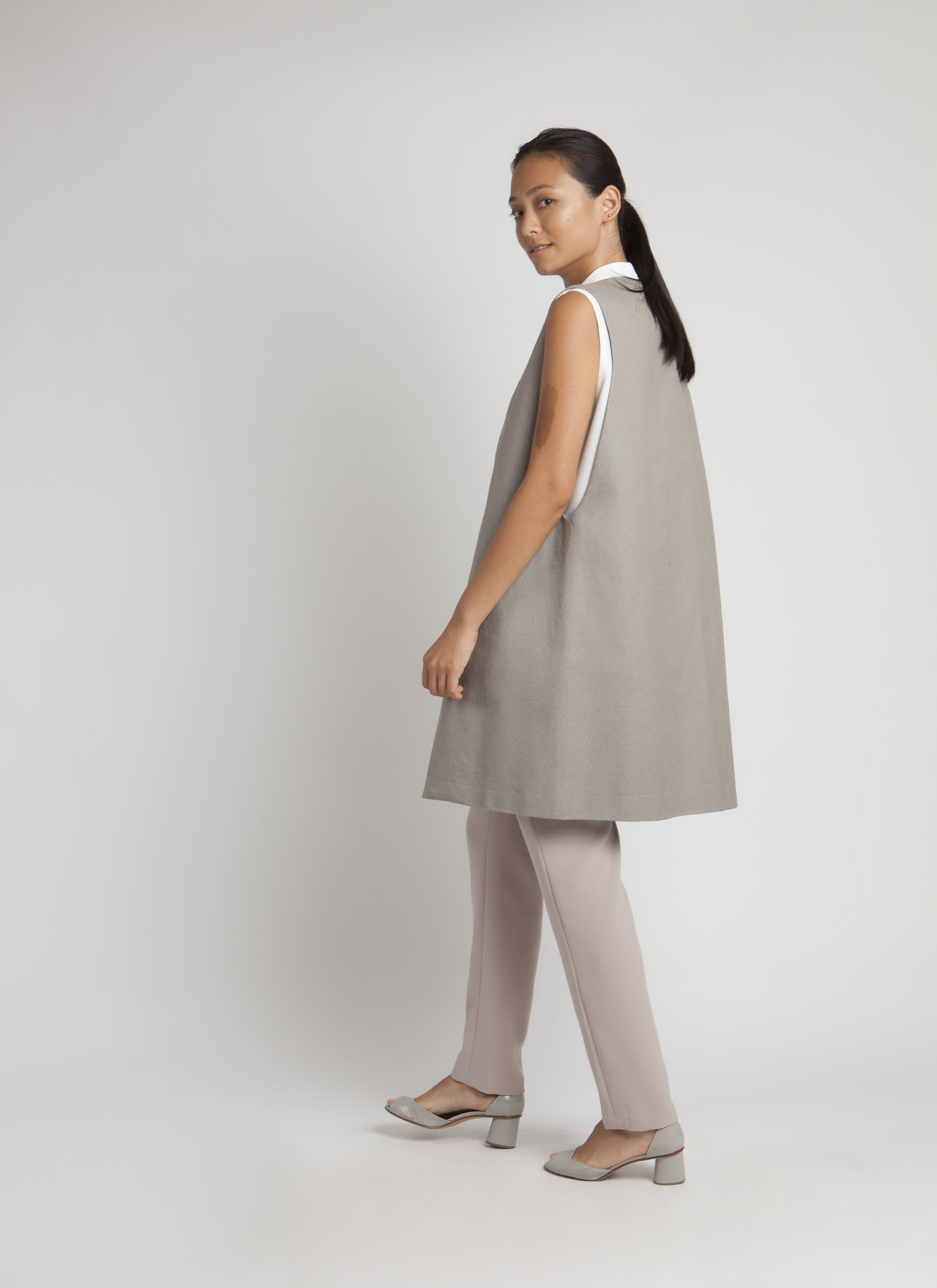 KAAREM - Vein Dropped Arm Pocket Vest Jacket - Light Grey
