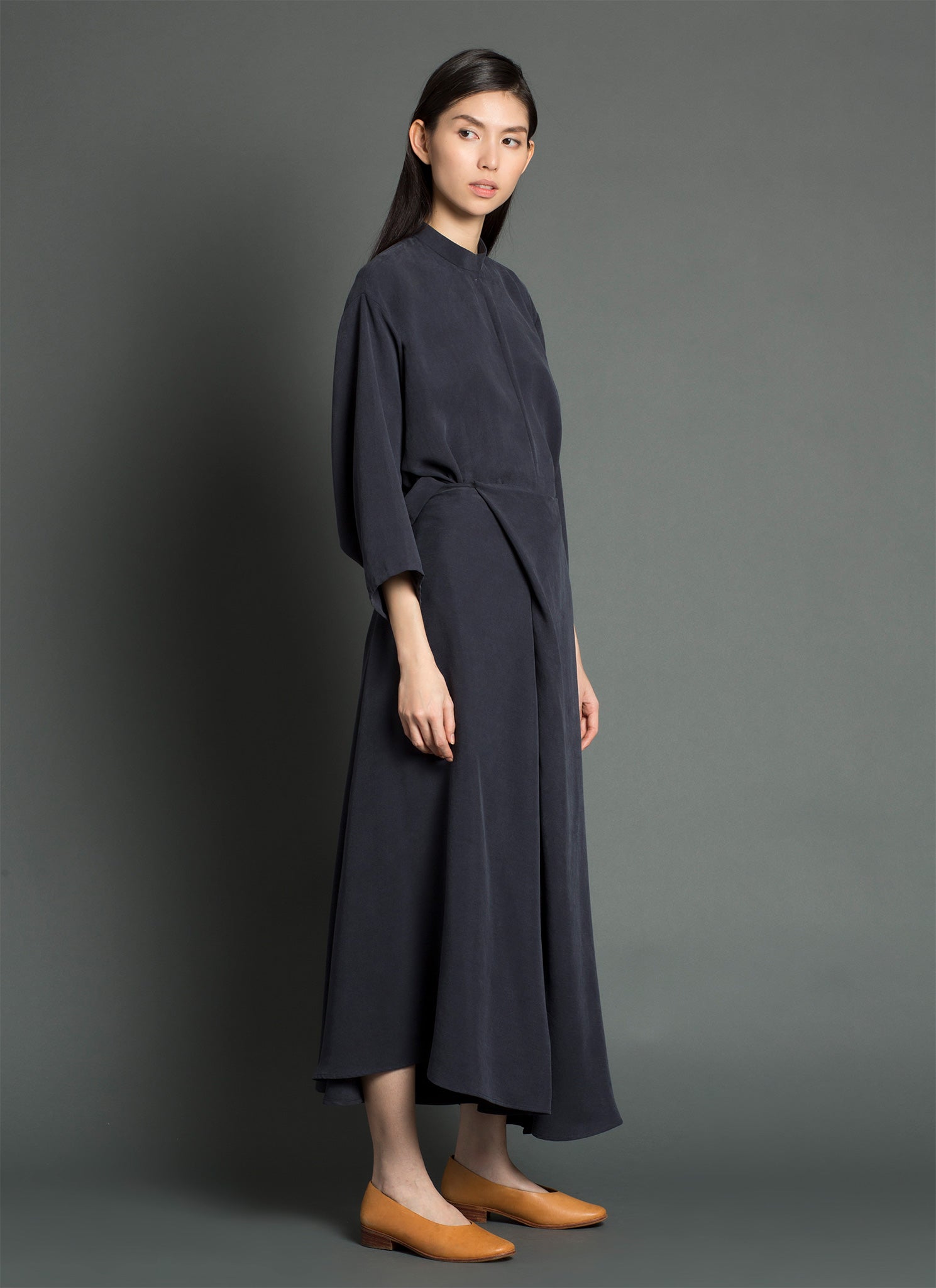 KAAREM - Sumac Diagonal Pleated Pant - Dark Blue