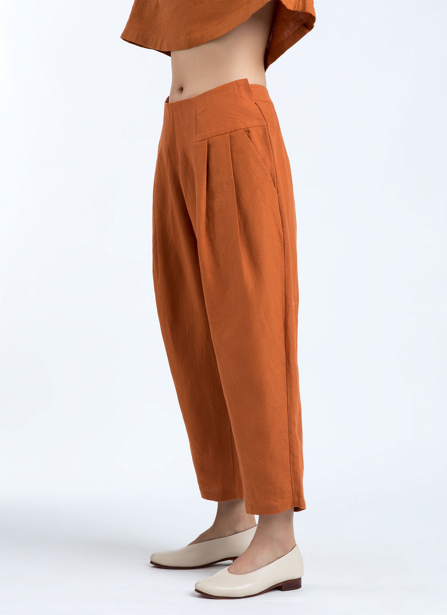 KAAREM - Ceiba Relaxed Pleated Cropped Pant w/Elastic - Red Sand