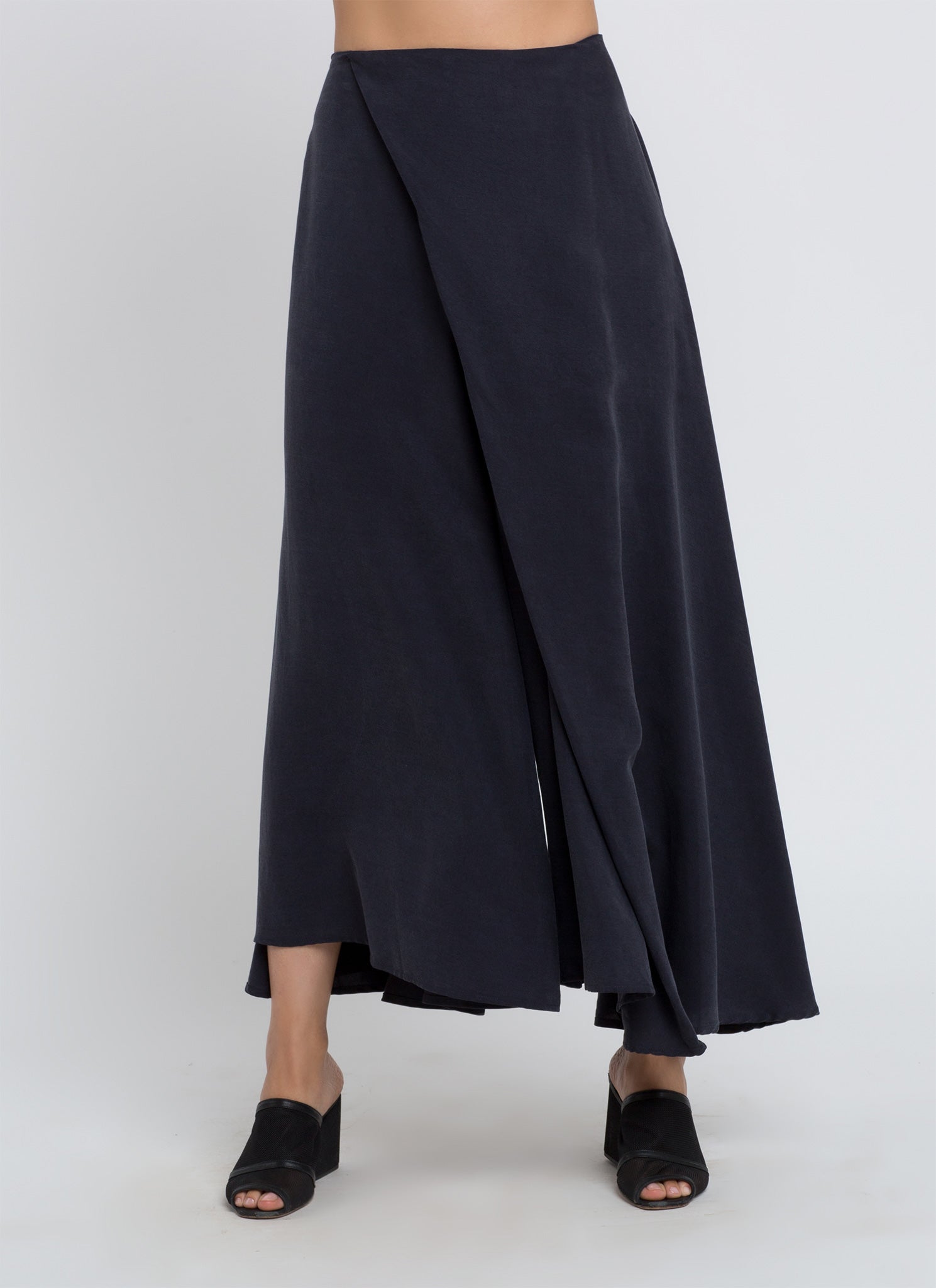 KAAREM - Sumac Diagonal Pleated Pant - Dark Blue