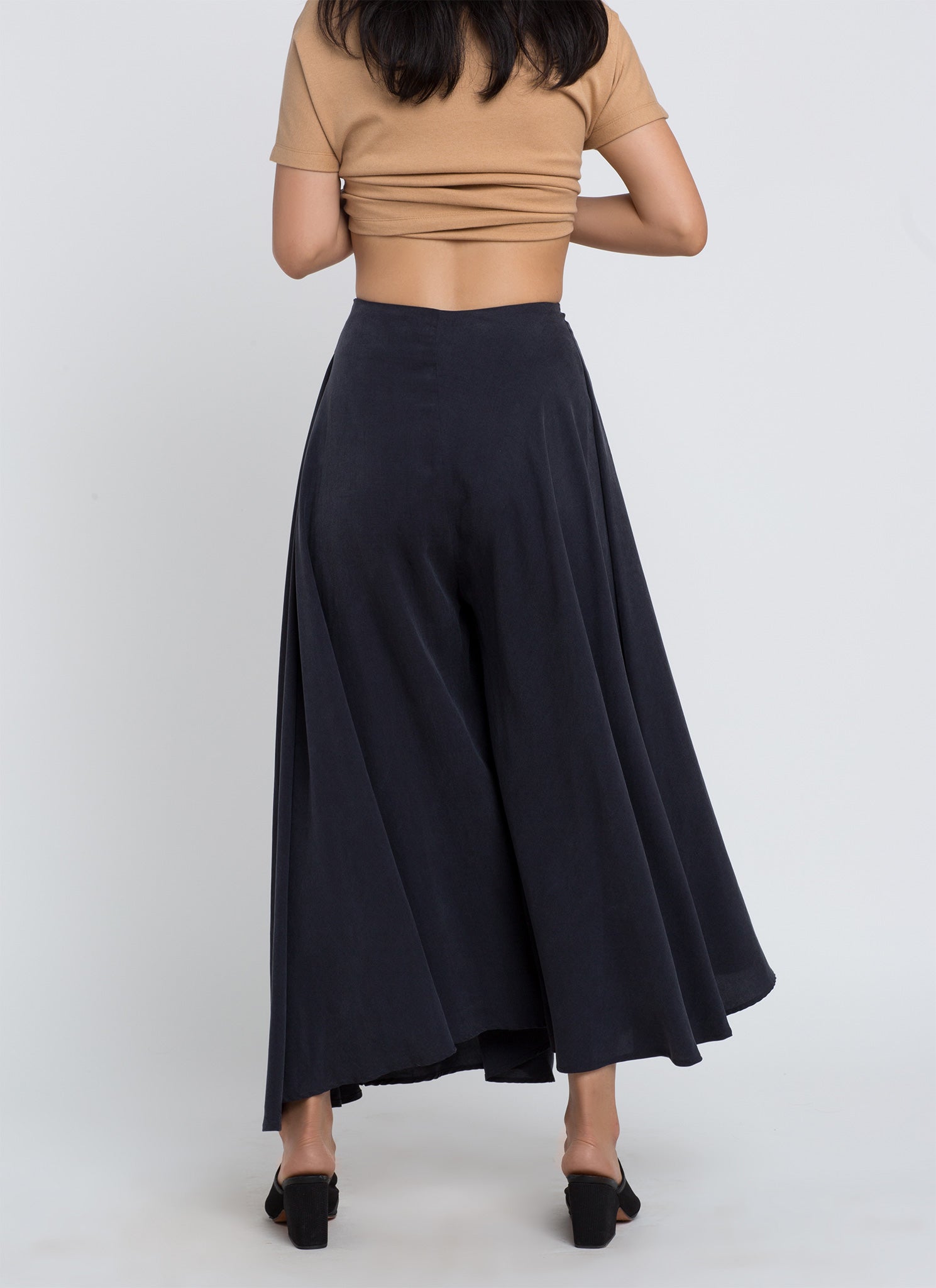 KAAREM - Sumac Diagonal Pleated Pant - Dark Blue